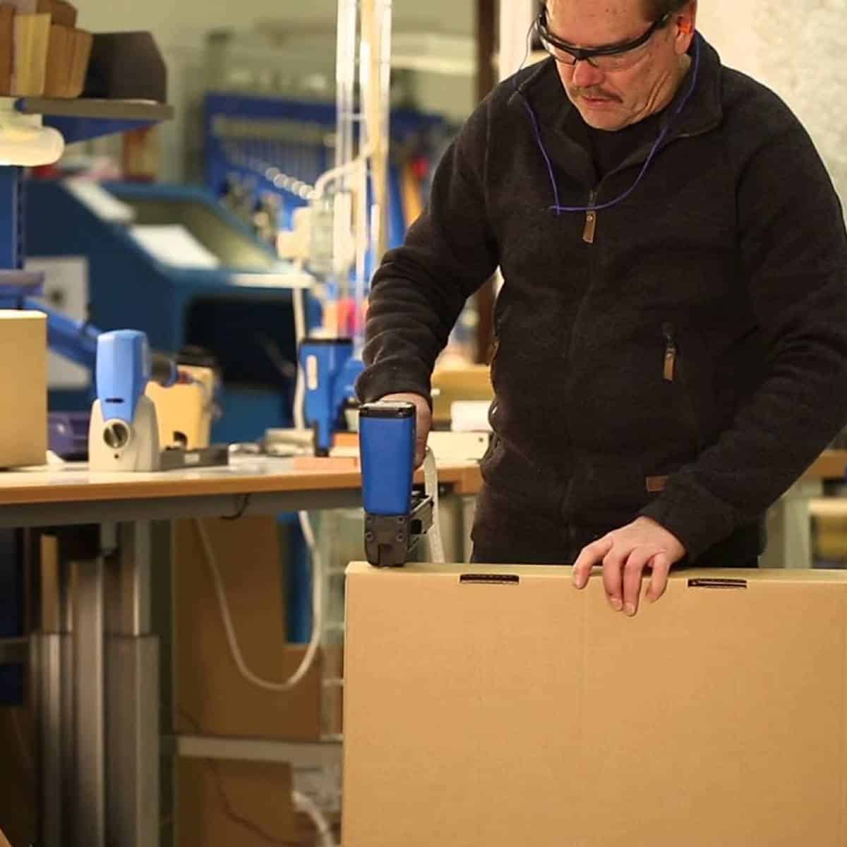 JK20T779 Pneumatic Plier Stapler | Maxpack